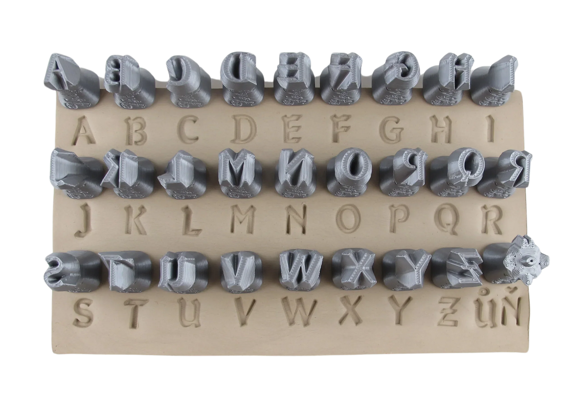 Reviving the Old Czech Bastarda: From Script to Stamps – Rélyéf